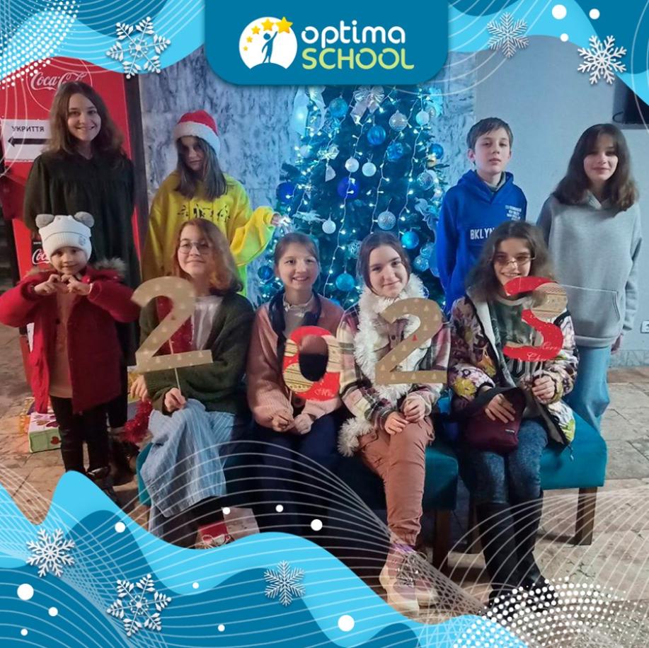 Створюємо новорічний настрій разом! ОПТИМісти зустрілися в офісі школи та прикрасили ялинку